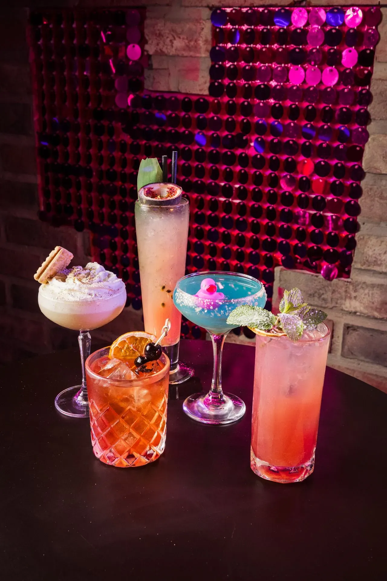 What To Do At Night In London (Top Ideas) | Lucky Voice Bars | Lucky Voice